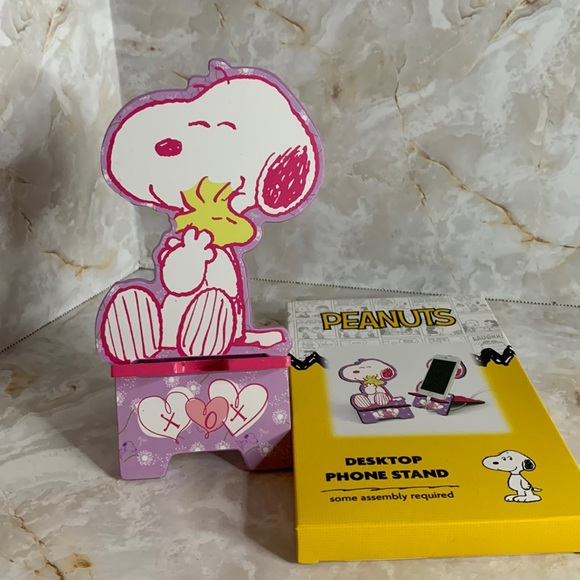 Peanuts | Other | Peanuts Desktop Phone Stand | Poshmark